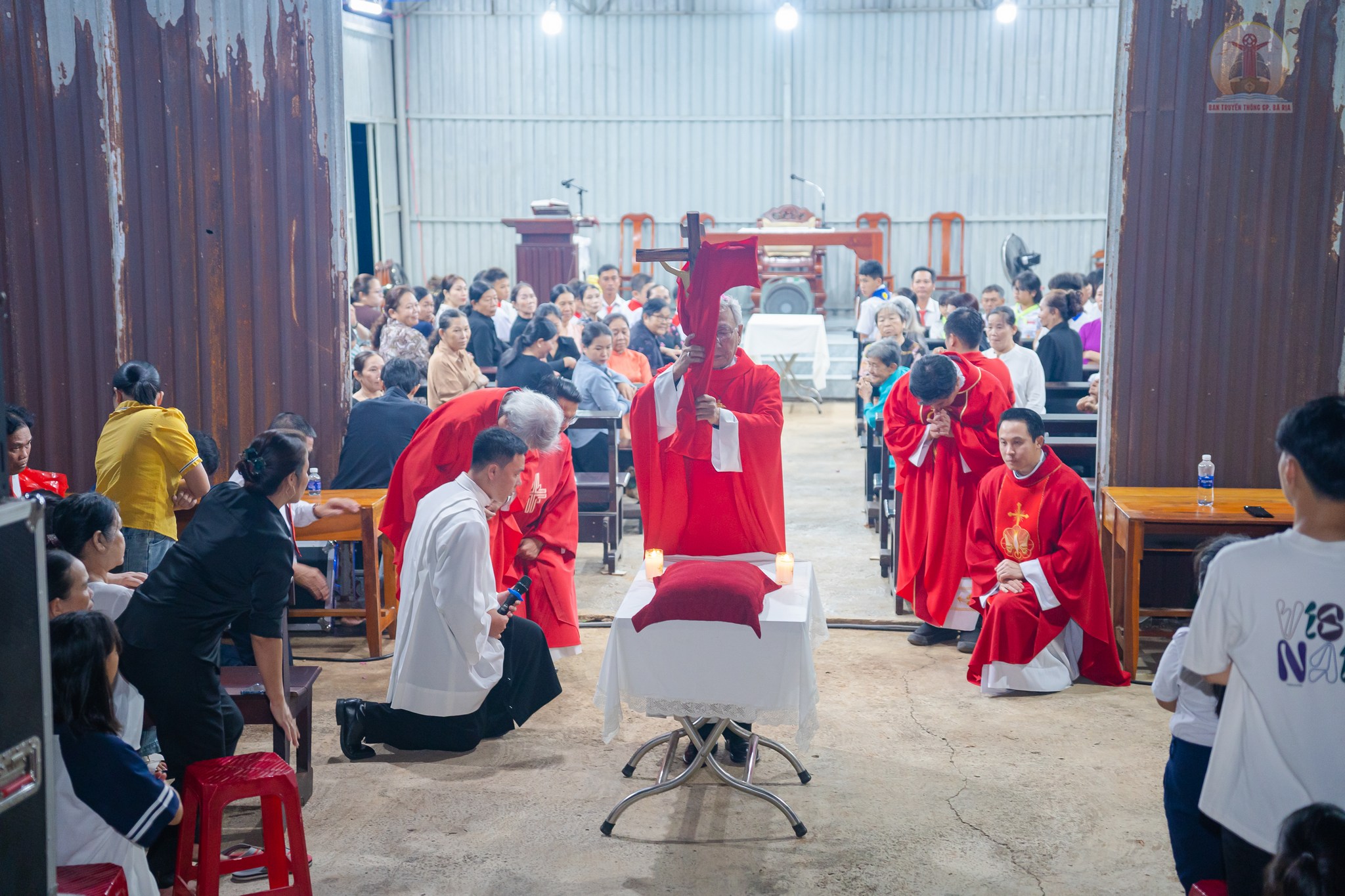 Gx. Thanh An: Đức cha Giáo phận cử hành Nghi thức Thứ Sáu Tuần Thánh ...